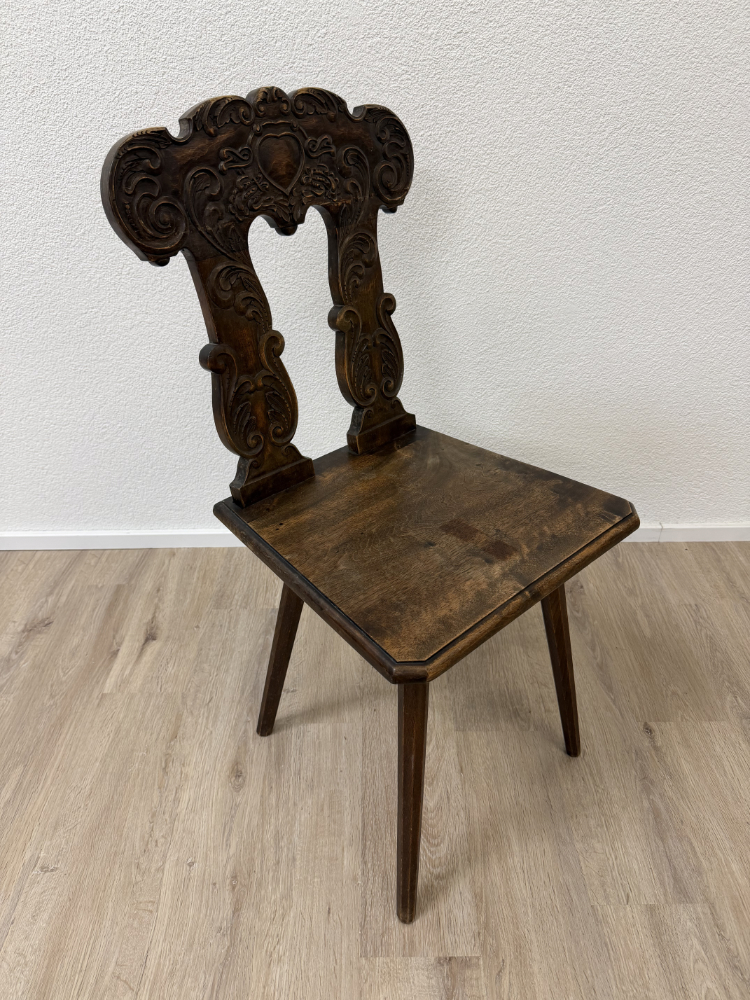 Antiker Bauernstuhl / Stabellenstuhl im Barockstil aus Massivholz mit ...